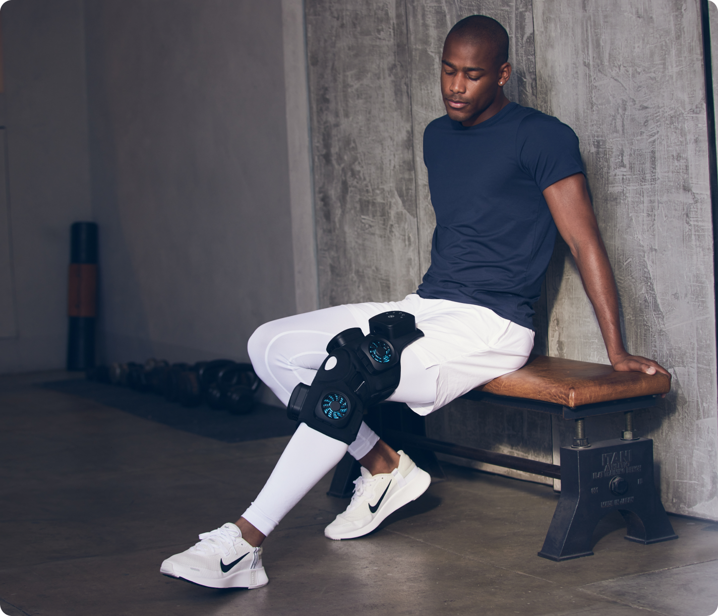 RecoveryTherm Knee | Heat, Cold & Vibration for Knee Pain | Therabody US